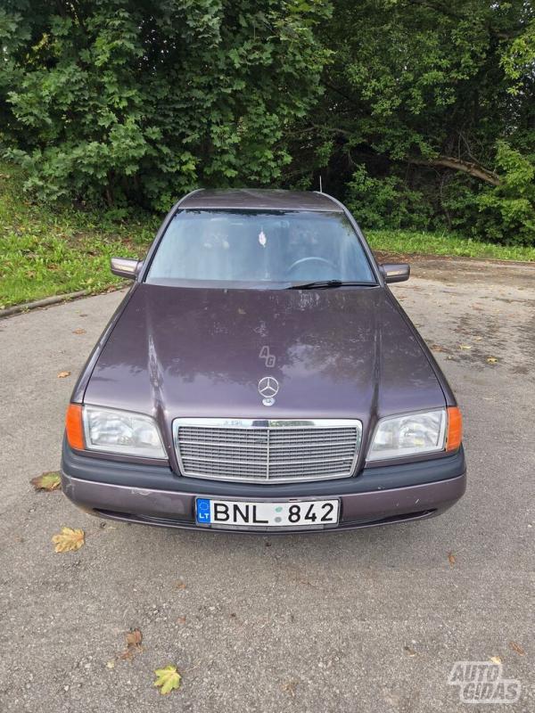 Mercedes-Benz C 180 1994 in Panevezys, with an engine capacity of 1.80 L and mileage of 210 thousand km for 1900 €, photo 3 on AUTOMOTO.COM.LV