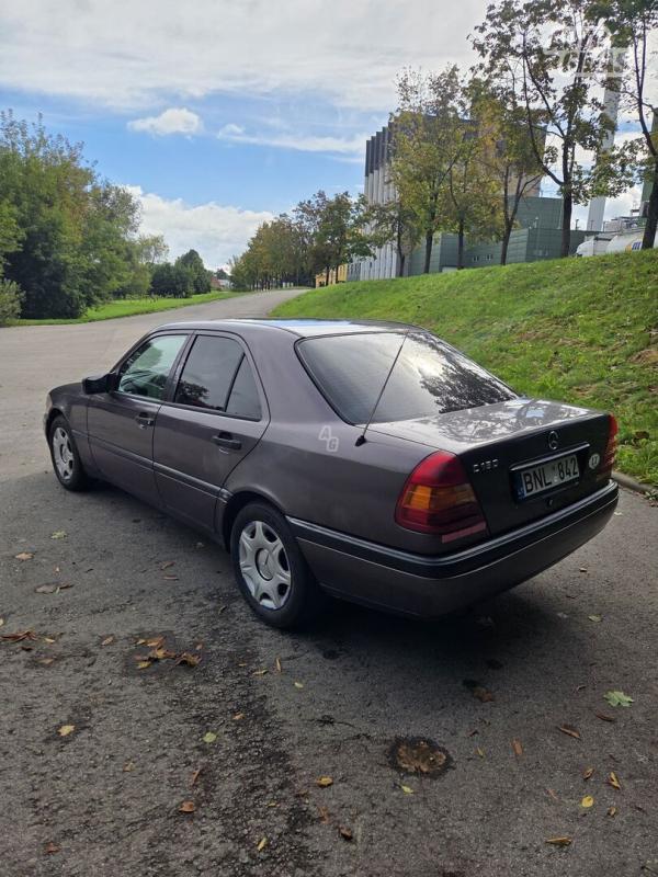 Mercedes-Benz C 180 1994 in Panevezys, with an engine capacity of 1.80 L and mileage of 210 thousand km for 1900 €, photo 8 on AUTOMOTO.COM.LV