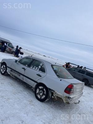 Мерседес Ц 180 1995 в Елгава, объемом двигателя 1.80 л и пробегом 415 тыс. км за 1200 €, фото 3 на AUTOMOTO.COM.LV