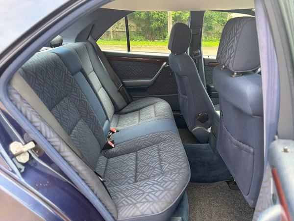 Mercedes-Benz C 180 1995 in Narva, with an engine capacity of 1.80 L and mileage of 185 thousand km for 990 €, photo 7 on AUTOMOTO.COM.LV