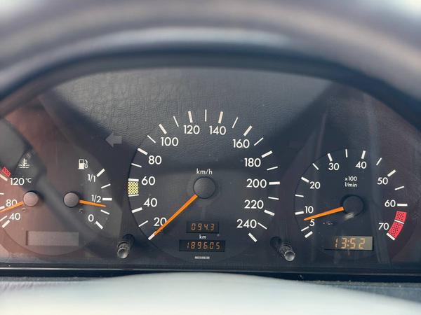 Mercedes-Benz C 180 1995 in Narva, with an engine capacity of 1.80 L and mileage of 185 thousand km for 990 €, photo 9 on AUTOMOTO.COM.LV
