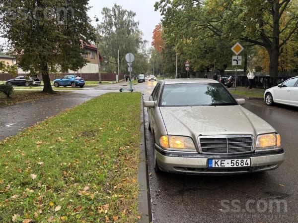 Mercedes-Benz C 180 1996 in Riga, with an engine capacity of 1.80 L and mileage of 255 thousand km for 760 €, photo 1 on AUTOMOTO.COM.LV