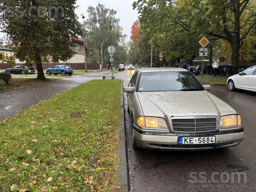 Mercedes-Benz C 180 1996 Rīga, ar dzinēja tilpumu 1.80 L un nobraukumu 255 tūkst. km par 760 €, foto 1 vietnē AUTOMOTO.COM.LV