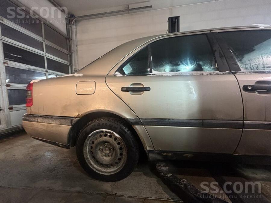 Mercedes-Benz C 180 1996 Rīga, ar dzinēja tilpumu 1.80 L un nobraukumu 255 tūkst. km par 760 €, foto 5 vietnē AUTOMOTO.COM.LV