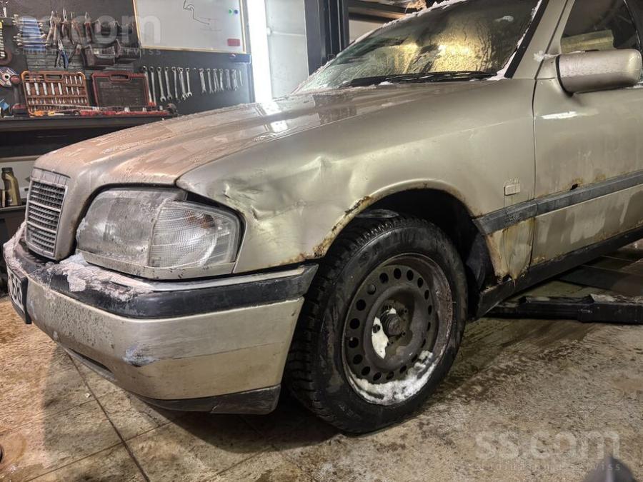 Mercedes-Benz C 180 1996 Rīga, ar dzinēja tilpumu 1.80 L un nobraukumu 255 tūkst. km par 760 €, foto 8 vietnē AUTOMOTO.COM.LV