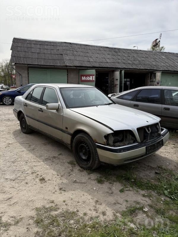 Мерседес Ц 180 1996 в Кулдига, объемом двигателя 1.80 л и пробегом 270 тыс. км за 350 €, фото 1 на AUTOMOTO.COM.LV