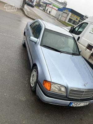 Mercedes-Benz C 180 1997 in Vilnius, with an engine capacity of 1.80 L and mileage of 300 thousand km for 550 €, photo 2 on AUTOMOTO.COM.LV