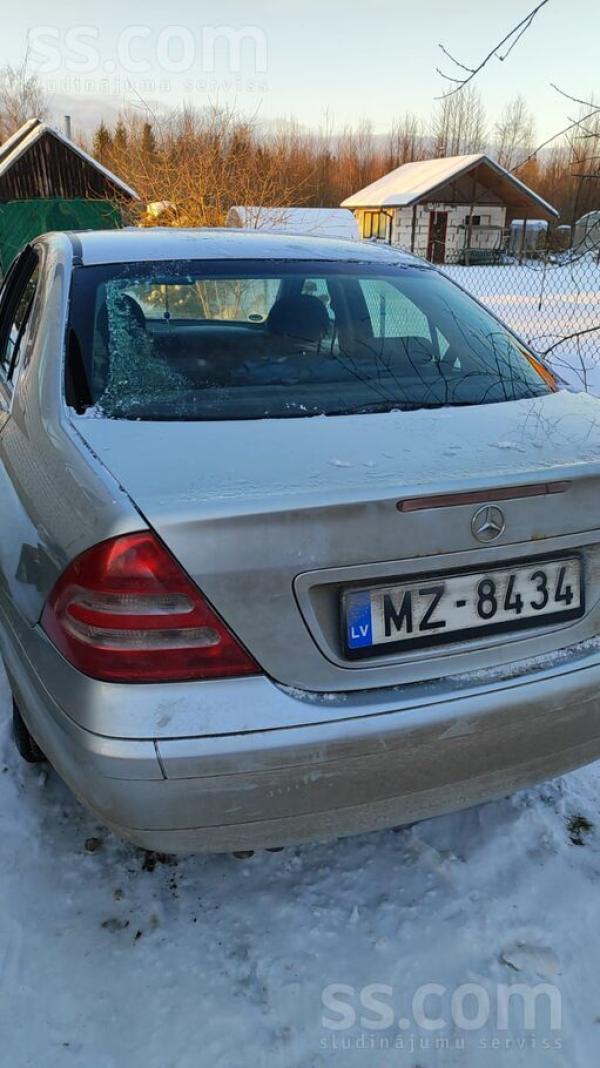 Mercedes-Benz C 180 2001 Rīga, ar dzinēja tilpumu 2.00 L un nobraukumu 259 tūkst. km par 850 €, foto 1 vietnē AUTOMOTO.COM.LV