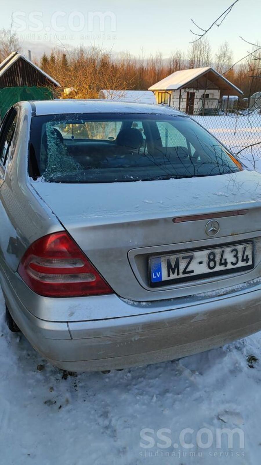 Mercedes-Benz C 180 2001 in Riga, with an engine capacity of 2.00 L and mileage of 259 thousand km for 850 €, photo 1 on AUTOMOTO.COM.LV