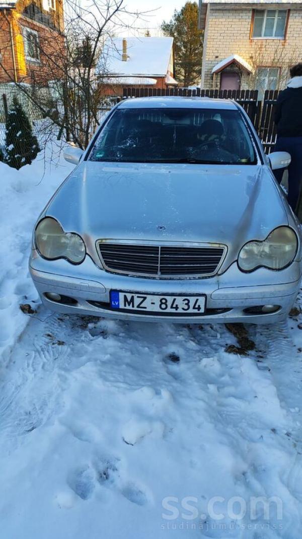 Mercedes-Benz C 180 2001 Rīga, ar dzinēja tilpumu 2.00 L un nobraukumu 259 tūkst. km par 850 €, foto 2 vietnē AUTOMOTO.COM.LV