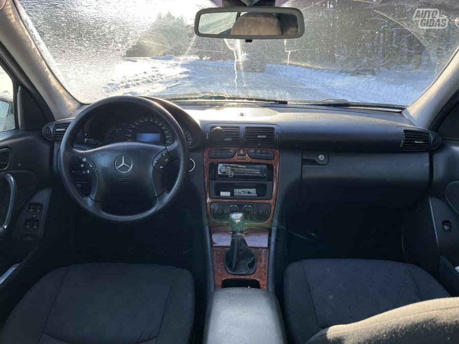 Mercedes-Benz C 180 2001 Molėtai, ar dzinēja tilpumu 1.80 L un nobraukumu 191 tūkst. km par 1150 €, foto 5 vietnē AUTOMOTO.COM.LV