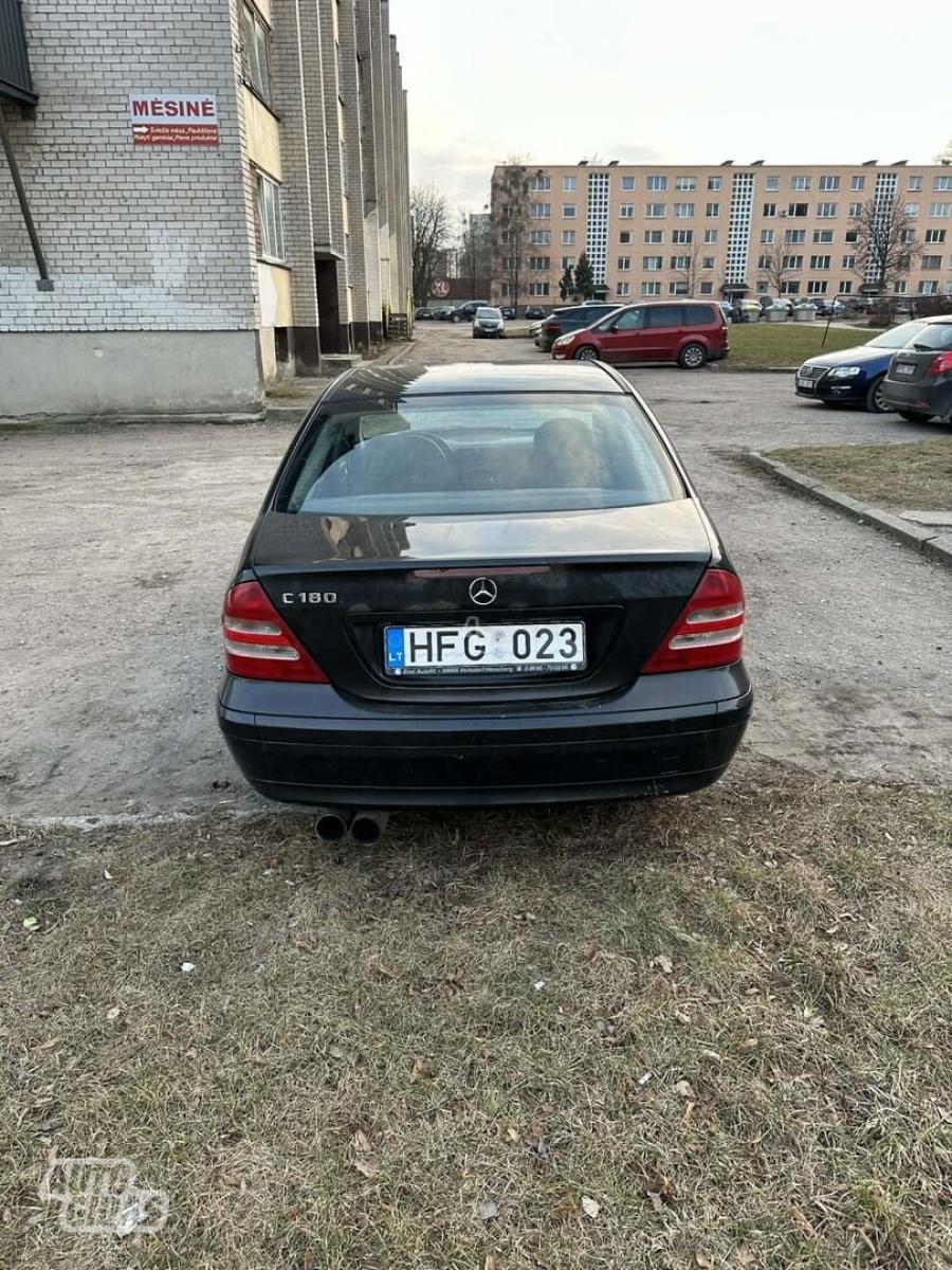 Mercedes-Benz C 180 2001 Alīta, ar dzinēja tilpumu 1.80 L un nobraukumu 320 tūkst. km par 390 €, foto 3 vietnē AUTOMOTO.COM.LV