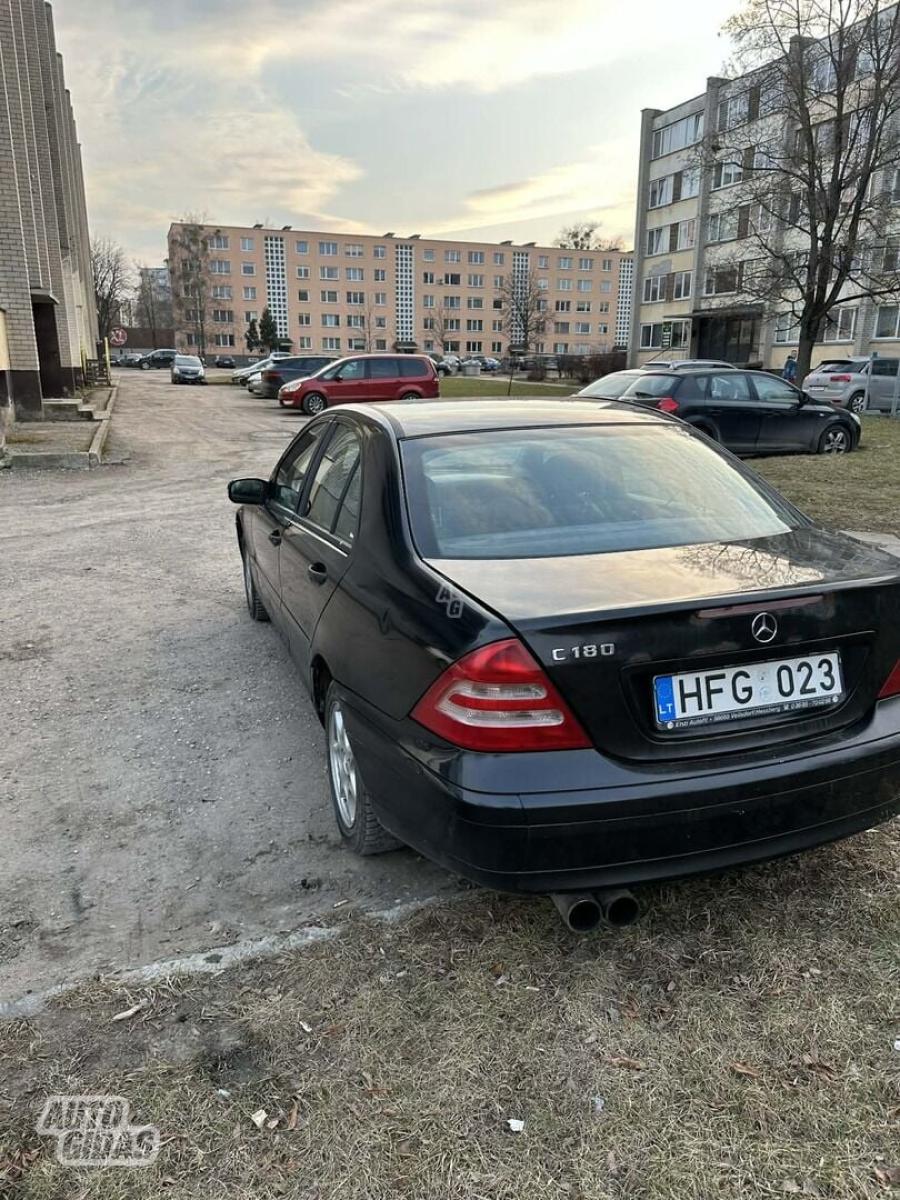 Mercedes-Benz C 180 2001 Alīta, ar dzinēja tilpumu 1.80 L un nobraukumu 320 tūkst. km par 390 €, foto 4 vietnē AUTOMOTO.COM.LV