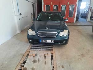 Mercedes-Benz C 180 2002 in Radviliskis, with an engine capacity of 2.00 L and mileage of 220 thousand km for 500 €, photo  on AUTOMOTO.COM.LV