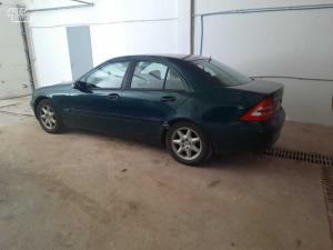 Mercedes-Benz C 180 2002 in Radviliskis, with an engine capacity of 2.00 L and mileage of 220 thousand km for 500 €, photo 4 on AUTOMOTO.COM.LV