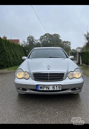 Mercedes-Benz C 180 2002 Viļņa, ar dzinēja tilpumu 1.80 L un nobraukumu 216 tūkst. km par 1400 €, foto  vietnē AUTOMOTO.COM.LV