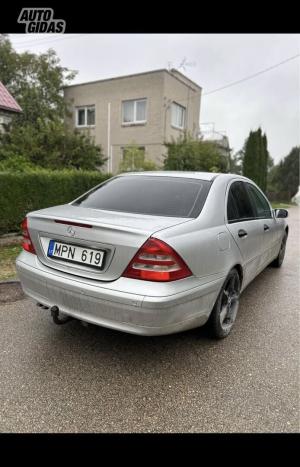 Мерседес Ц 180 2002 в Вильнюс, объемом двигателя 1.80 л и пробегом 216 тыс. км за 1400 €, фото 3 на AUTOMOTO.COM.LV