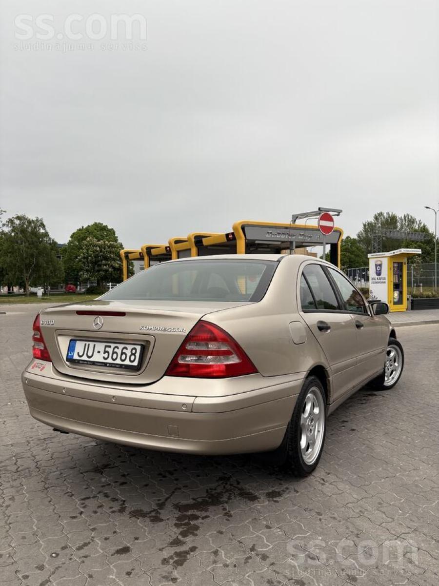 Mercedes-Benz C 180 2003 Liepāja, ar dzinēja tilpumu 1.80 L un nobraukumu 213 tūkst. km par 1800 €, foto 2 vietnē AUTOMOTO.COM.LV