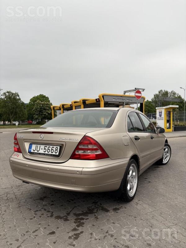 Mercedes-Benz C 180 2003 in Liepaja, with an engine capacity of 1.80 L and mileage of 213 thousand km for 1800 €, photo 2 on AUTOMOTO.COM.LV