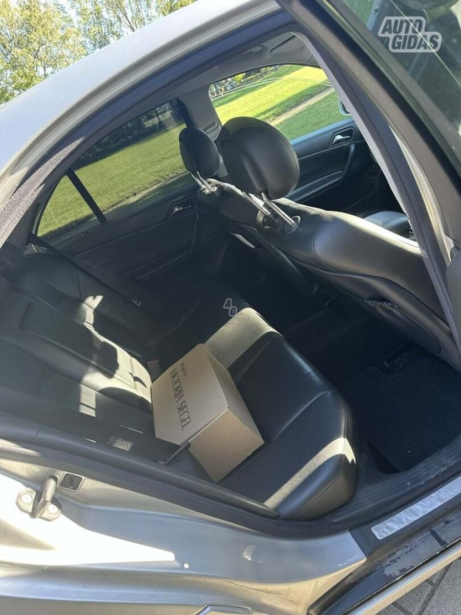 Mercedes-Benz C 180 2003 in Silute, with an engine capacity of 1.80 L and mileage of 265 thousand km for 2000 €, photo 8 on AUTOMOTO.COM.LV