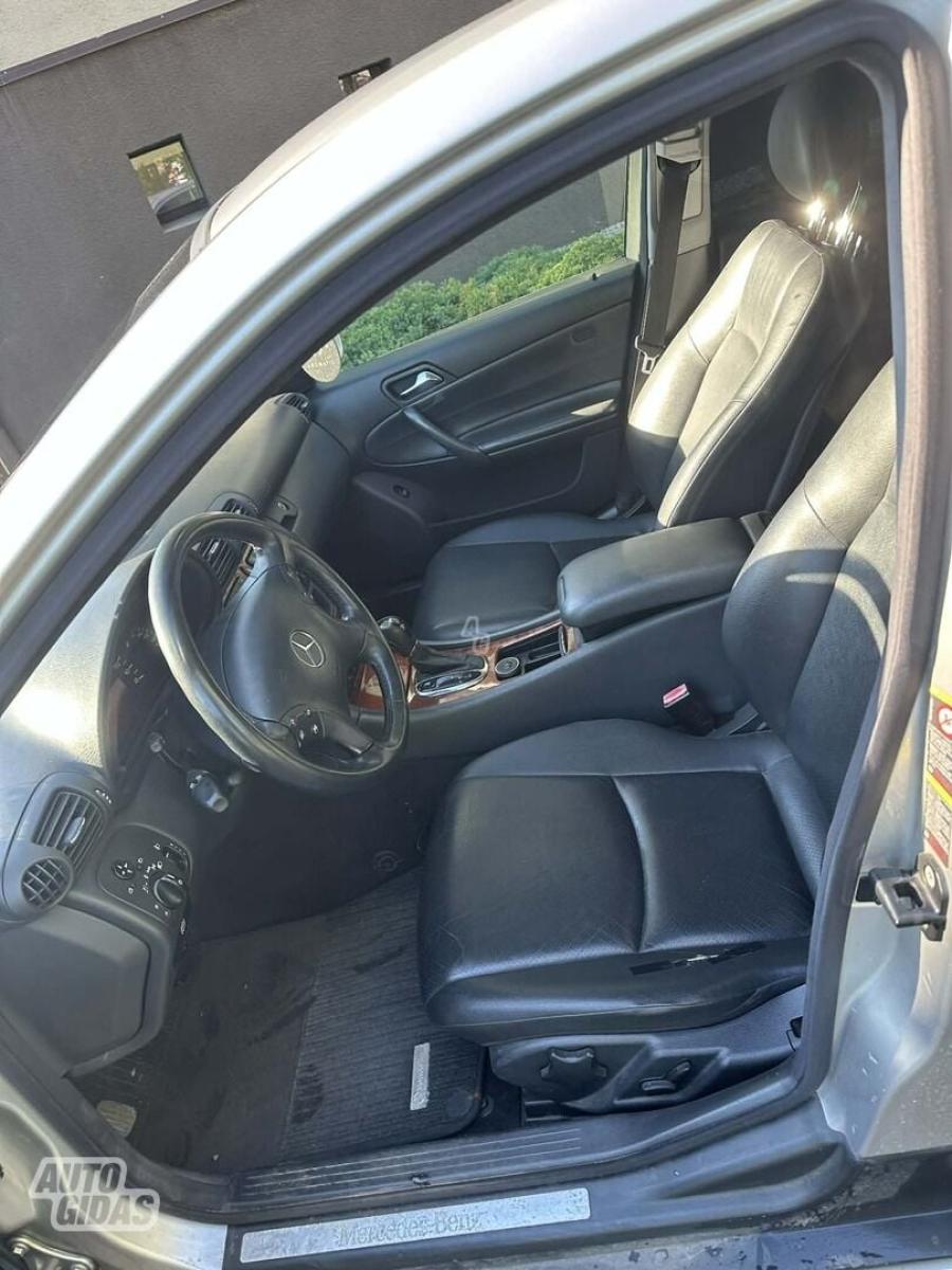 Mercedes-Benz C 180 2003 in Silute, with an engine capacity of 1.80 L and mileage of 265 thousand km for 2000 €, photo 9 on AUTOMOTO.COM.LV