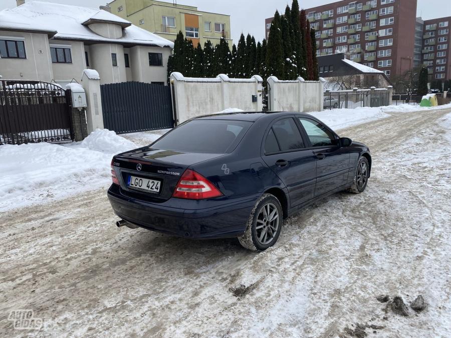 Mercedes-Benz C 180 2005 in Vilnius, with an engine capacity of 1.80 L and mileage of 235 thousand km for 1450 €, photo 3 on AUTOMOTO.COM.LV