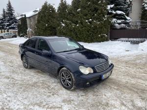 Mercedes-Benz C 180 2005 in Vilnius, with an engine capacity of 1.80 L and mileage of 235 thousand km for 1450 €, photo 4 on AUTOMOTO.COM.LV