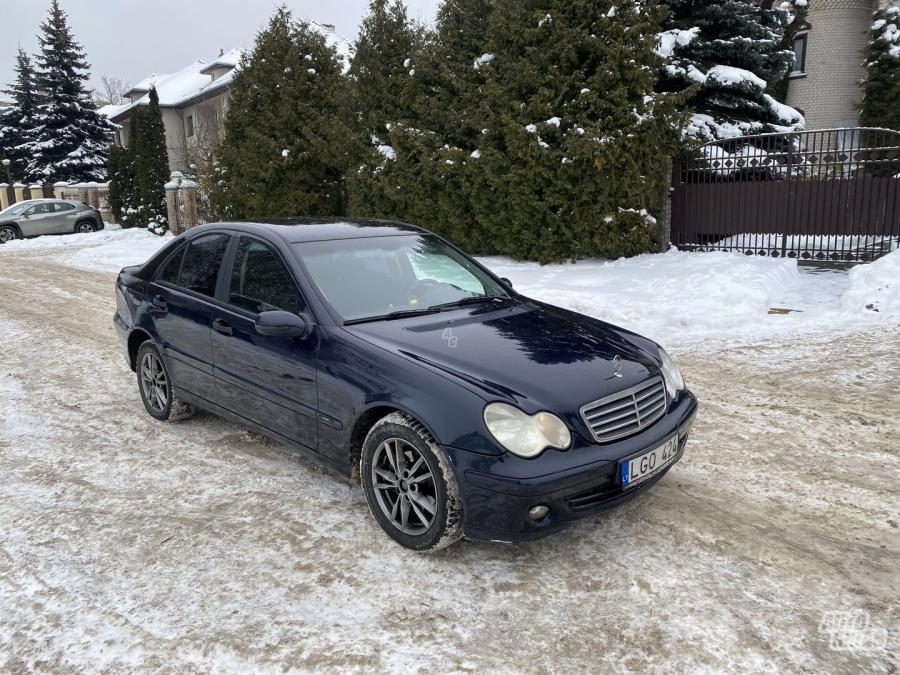 Mercedes-Benz C 180 2005 in Vilnius, with an engine capacity of 1.80 L and mileage of 235 thousand km for 1450 €, photo 4 on AUTOMOTO.COM.LV