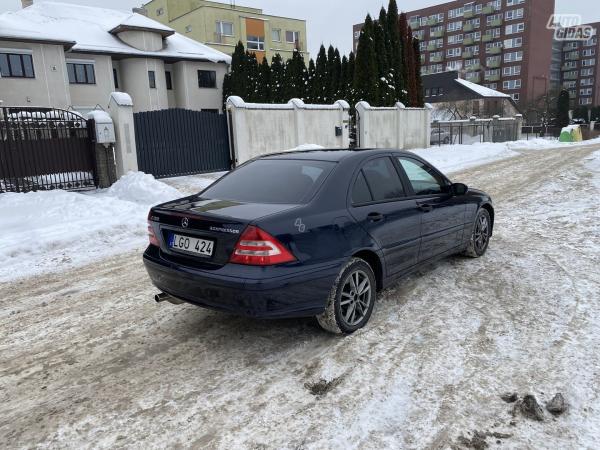 Mercedes-Benz C 180 2005 Viļņa, ar dzinēja tilpumu 1.80 L un nobraukumu 235 tūkst. km par 1390 €, foto 3 vietnē AUTOMOTO.COM.LV