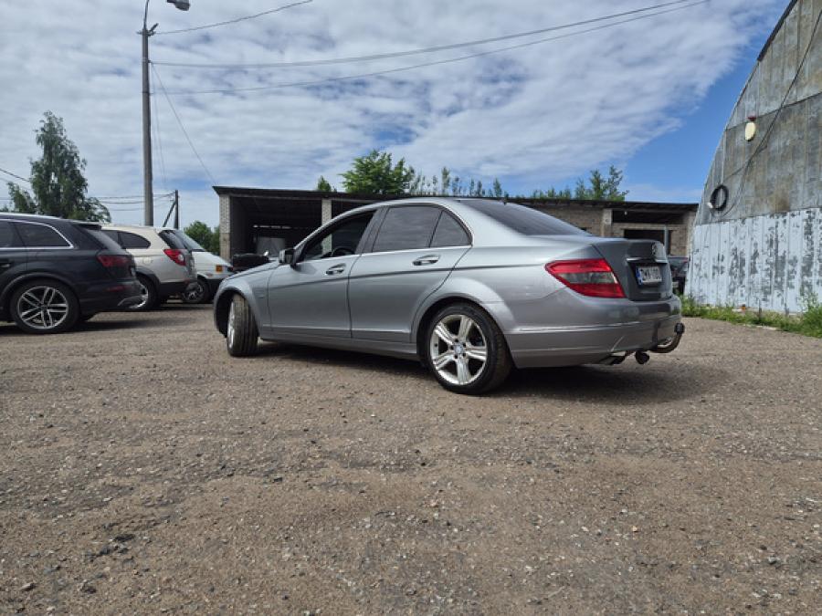 Mercedes-Benz C 180 2010 Narva, ar dzinēja tilpumu 1.80 L un nobraukumu 168 tūkst. km par 7000 €, foto 3 vietnē AUTOMOTO.COM.LV