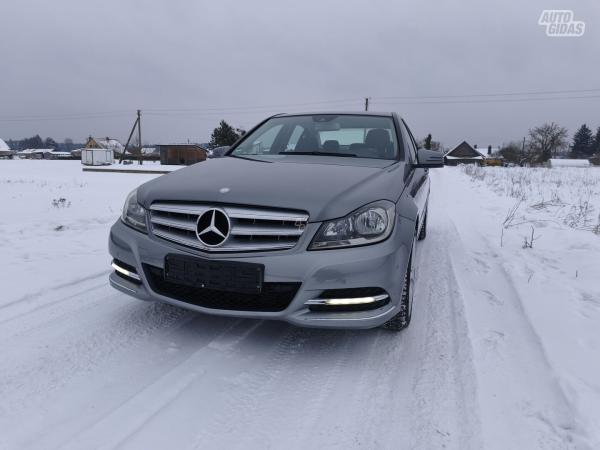 Mercedes-Benz C 180 2011 in Druskininkai, with an engine capacity of 1.80 L and mileage of 178 thousand km for 7100 €, photo 3 on AUTOMOTO.COM.LV