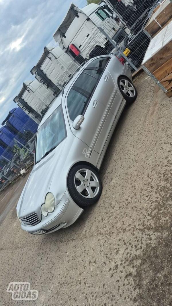 Mercedes-Benz C 180 2003 in Ariogala, with an engine capacity of 1.80 L and mileage of 275 thousand km for 1000 €, photo 1 on AUTOMOTO.COM.LV