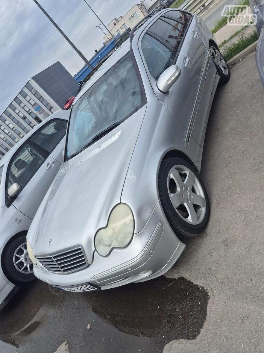 Mercedes-Benz C 180 2003 in Ariogala, with an engine capacity of 1.80 L and mileage of 275 thousand km for 1000 €, photo 3 on AUTOMOTO.COM.LV