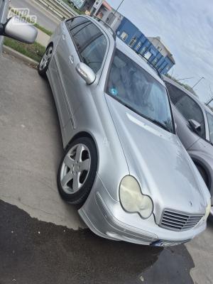Mercedes-Benz C 180 2003 in Ariogala, with an engine capacity of 1.80 L and mileage of 275 thousand km for 1000 €, photo 4 on AUTOMOTO.COM.LV