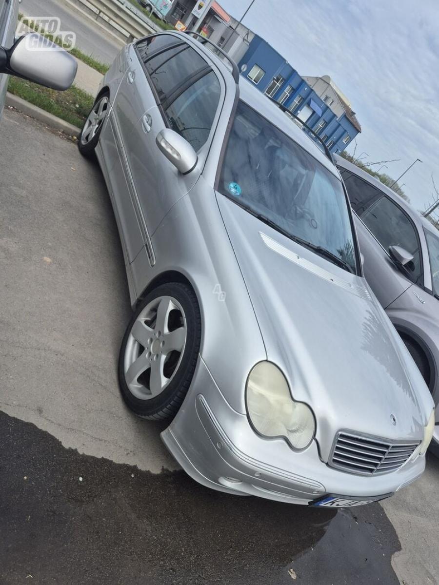 Mercedes-Benz C 180 2003 in Ariogala, with an engine capacity of 1.80 L and mileage of 275 thousand km for 1000 €, photo 4 on AUTOMOTO.COM.LV