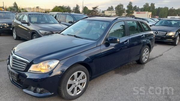 Violets Mercedes-Benz C 180 2013 Rīga, ar dzinēja tilpumu 2.20 L un nobraukumu 200 tūkst. km par 9000 €, foto 4 vietnē AUTOMOTO.COM.LV