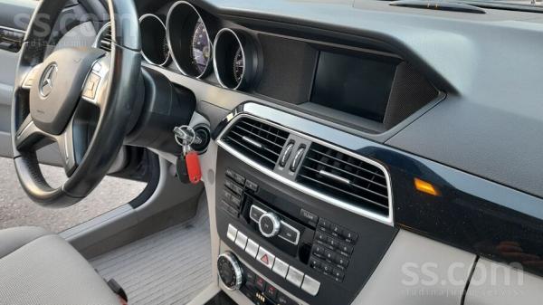 Violets Mercedes-Benz C 180 2013 Rīga, ar dzinēja tilpumu 2.20 L un nobraukumu 200 tūkst. km par 9000 €, foto 7 vietnē AUTOMOTO.COM.LV