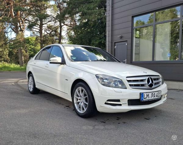 Balts Mercedes-Benz C 180 2010 Utena, ar dzinēja tilpumu 1.80 L un nobraukumu 197 tūkst. km par 5600 €, foto 2 vietnē AUTOMOTO.COM.LV