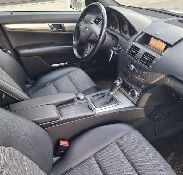 Balts Mercedes-Benz C 180 2010 Utena, ar dzinēja tilpumu 1.80 L un nobraukumu 197 tūkst. km par 5600 €, foto 5 vietnē AUTOMOTO.COM.LV