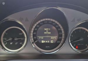 White Mercedes-Benz C 180 2010 in Utena, with an engine capacity of 1.80 L and mileage of 197 thousand km for 5600 €, photo 7 on AUTOMOTO.COM.LV