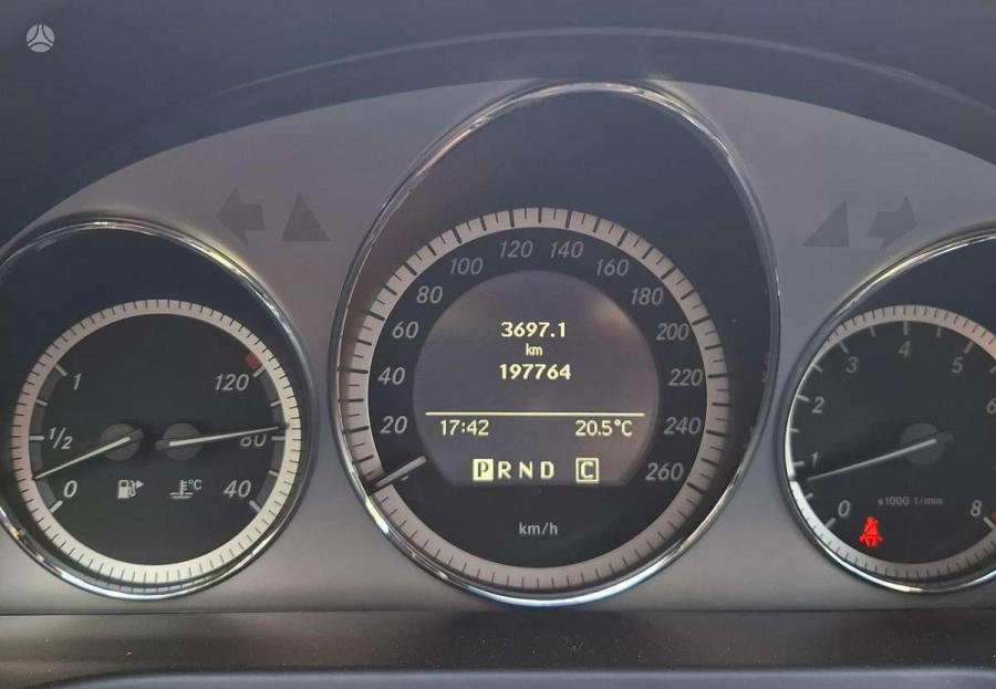 White Mercedes-Benz C 180 2010 in Utena, with an engine capacity of 1.80 L and mileage of 197 thousand km for 5600 €, photo 7 on AUTOMOTO.COM.LV