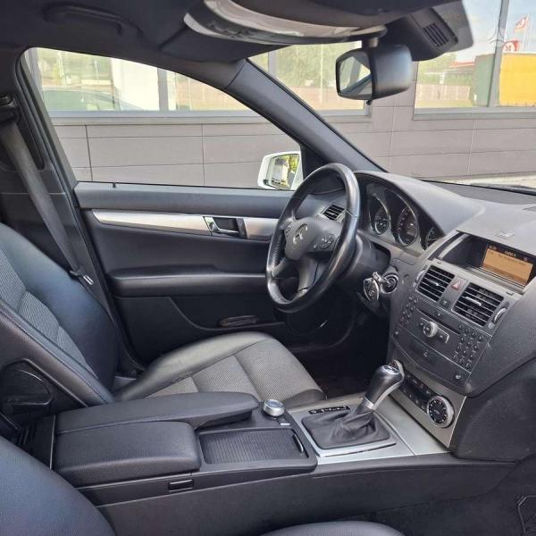 Balts Mercedes-Benz C 180 2010 Utena, ar dzinēja tilpumu 1.80 L un nobraukumu 198 tūkst. km par 5400 €, foto 5 vietnē AUTOMOTO.COM.LV