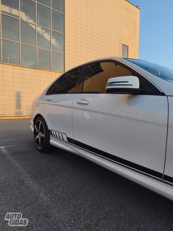 White Mercedes-Benz C 180 2010 in Alytus, with an engine capacity of 2.10 L and mileage of 398 thousand km for 4700 €, photo 4 on AUTOMOTO.COM.LV