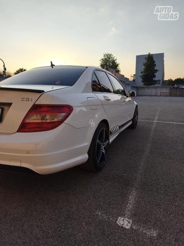 White Mercedes-Benz C 180 2010 in Alytus, with an engine capacity of 2.10 L and mileage of 398 thousand km for 4700 €, photo 8 on AUTOMOTO.COM.LV