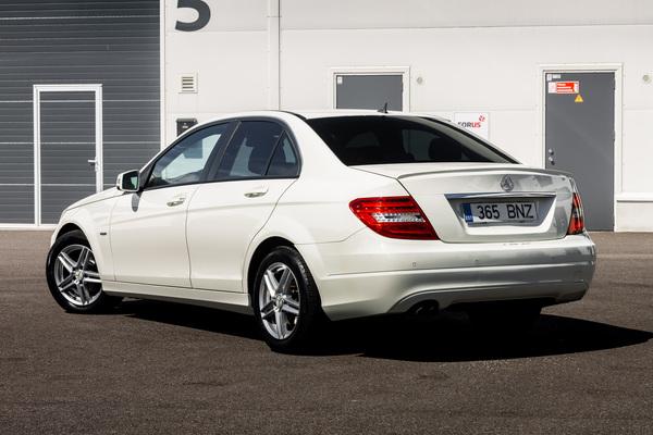 Balts Mercedes-Benz C 180 2011 Tallina, ar dzinēja tilpumu 2.10 L un nobraukumu 287 tūkst. km par 7290 €, foto 3 vietnē AUTOMOTO.COM.LV