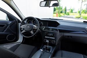 White Mercedes-Benz C 180 2011 in Tallinn, with an engine capacity of 2.10 L and mileage of 287 thousand km for 7290 €, photo 8 on AUTOMOTO.COM.LV