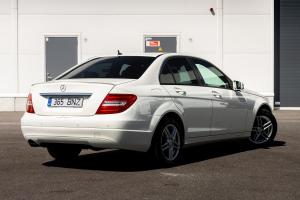 White Mercedes-Benz C 180 2011 in Tallinn, with an engine capacity of 2.10 L and mileage of 287 thousand km for 7290 €, photo 17 on AUTOMOTO.COM.LV