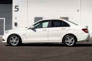 White Mercedes-Benz C 180 2011 in Tallinn, with an engine capacity of 2.10 L and mileage of 287 thousand km for 7290 €, photo 19 on AUTOMOTO.COM.LV