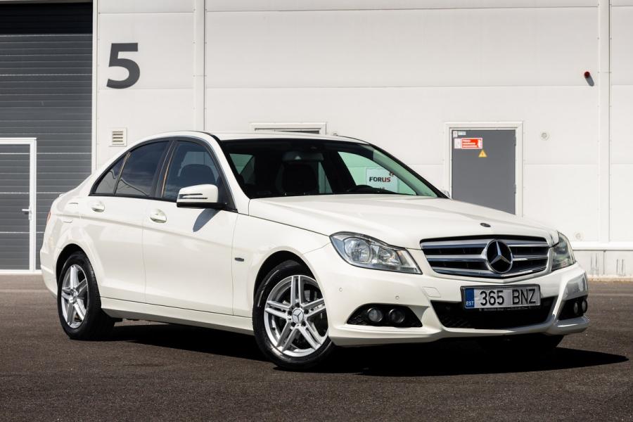 White Mercedes-Benz C 180 2011 in Tallinn, with an engine capacity of 2.10 L and mileage of 287 thousand km for 7290 €, photo 27 on AUTOMOTO.COM.LV