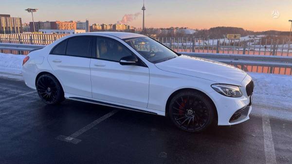 Balts Mercedes-Benz C 180 2015 Viļņa, ar dzinēja tilpumu 1.60 L un nobraukumu 257 tūkst. km par 14000 €, foto 1 vietnē AUTOMOTO.COM.LV